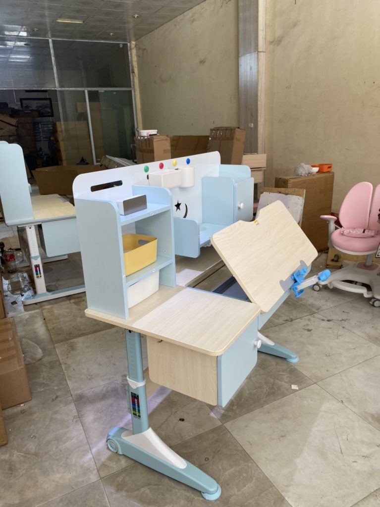 Bàn học chống gù chống cận Halona – Thông minh, bảo vệ bé